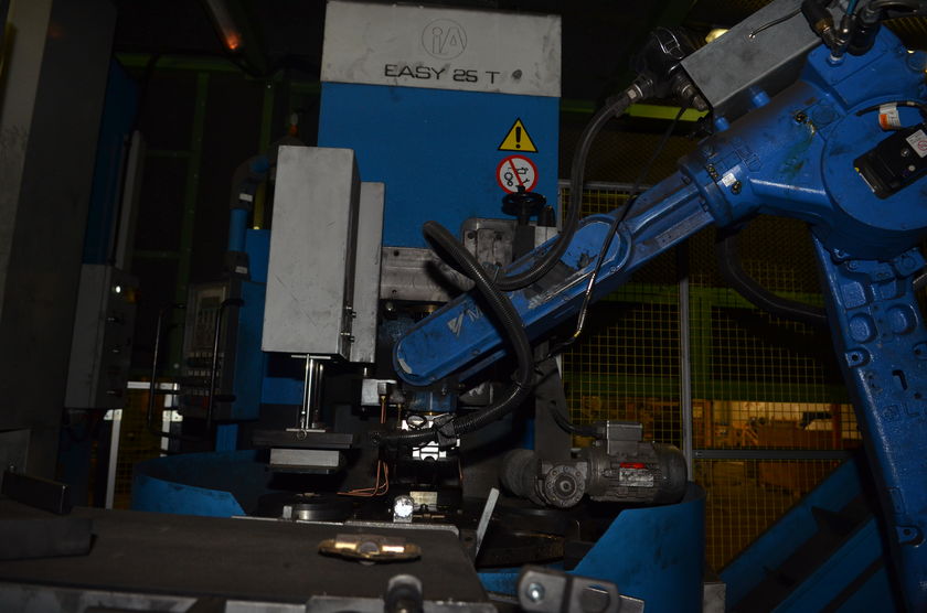 FPM - IA ROBOTIZED TRIMMING CELL EASY TON 25 25 ton - Trimming Press ...