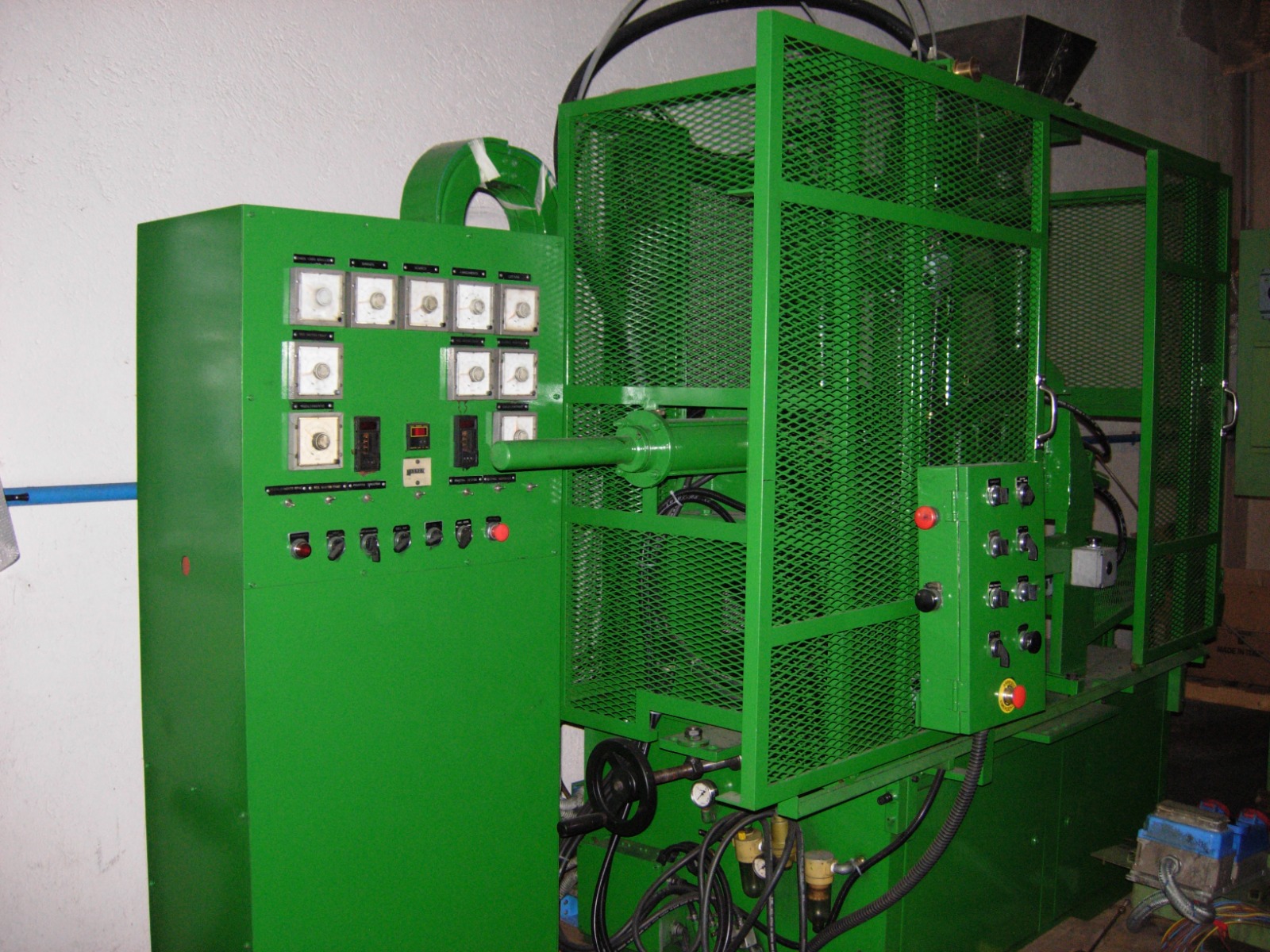 Bianchi 2.5 L Pneumatic Core Blowing Machine - Dimas