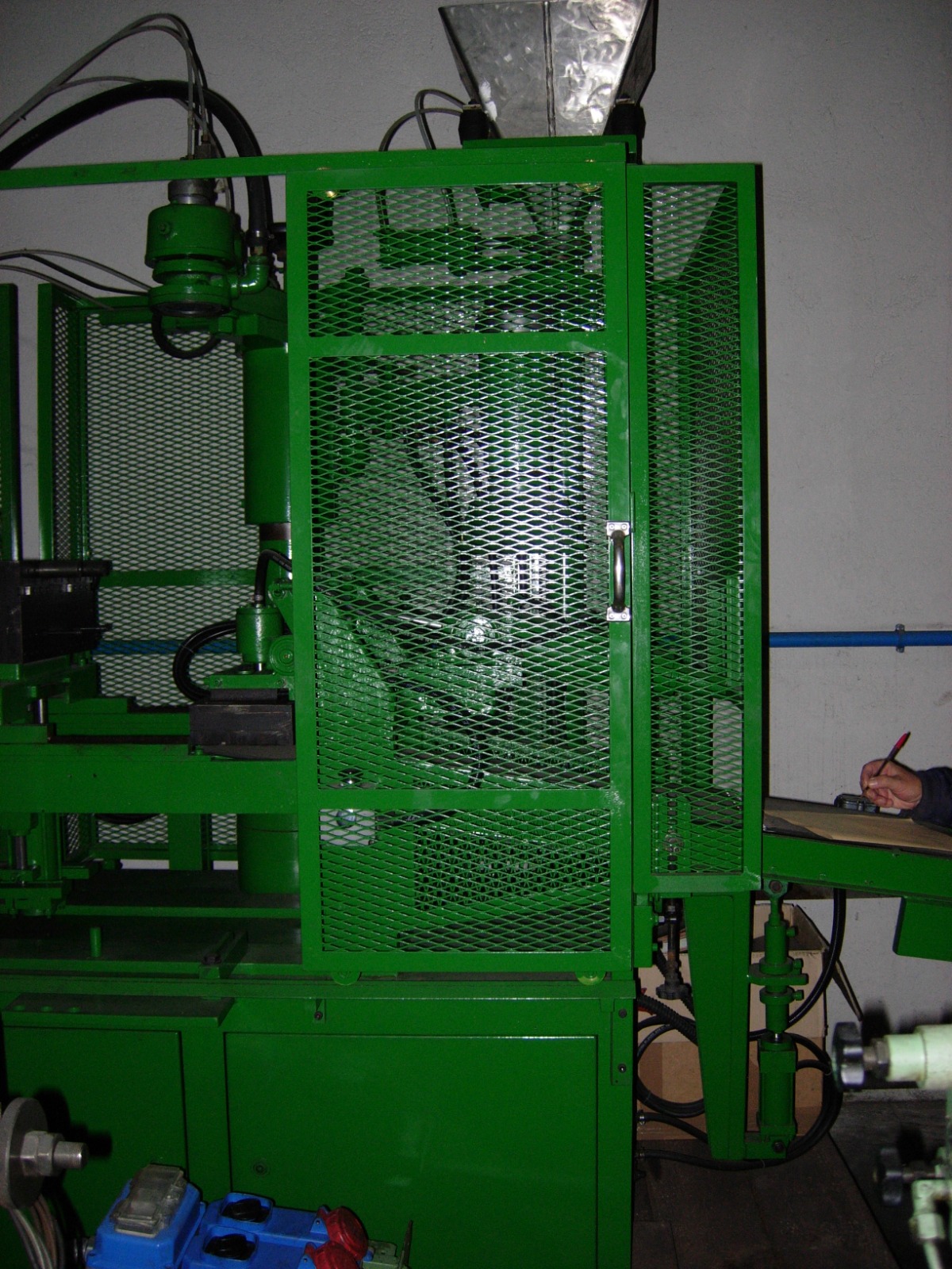 Bianchi 2.5 L Pneumatic Core Blowing Machine - Dimas